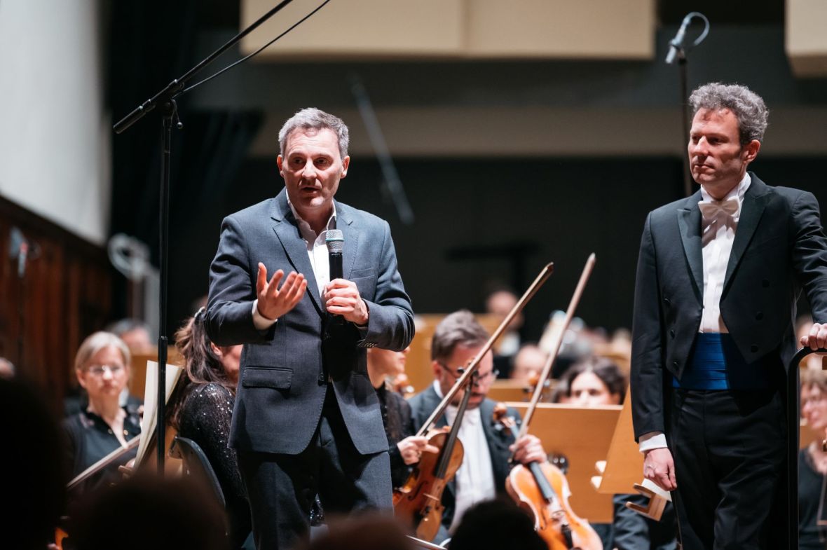 Riesenbeifall, Bravos und stehende Ovationen - Jenaer Philharmonie