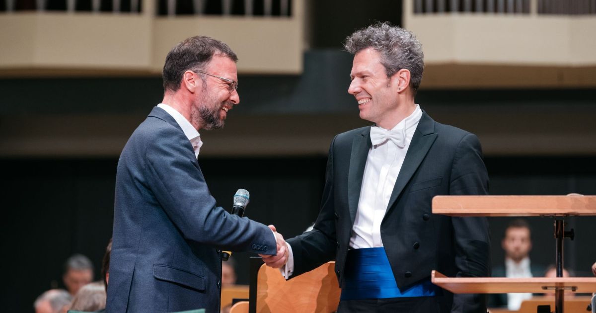 Simon Gaudenz bis 2029 Generalmusikdirektor der Jenaer Philharmonie ...